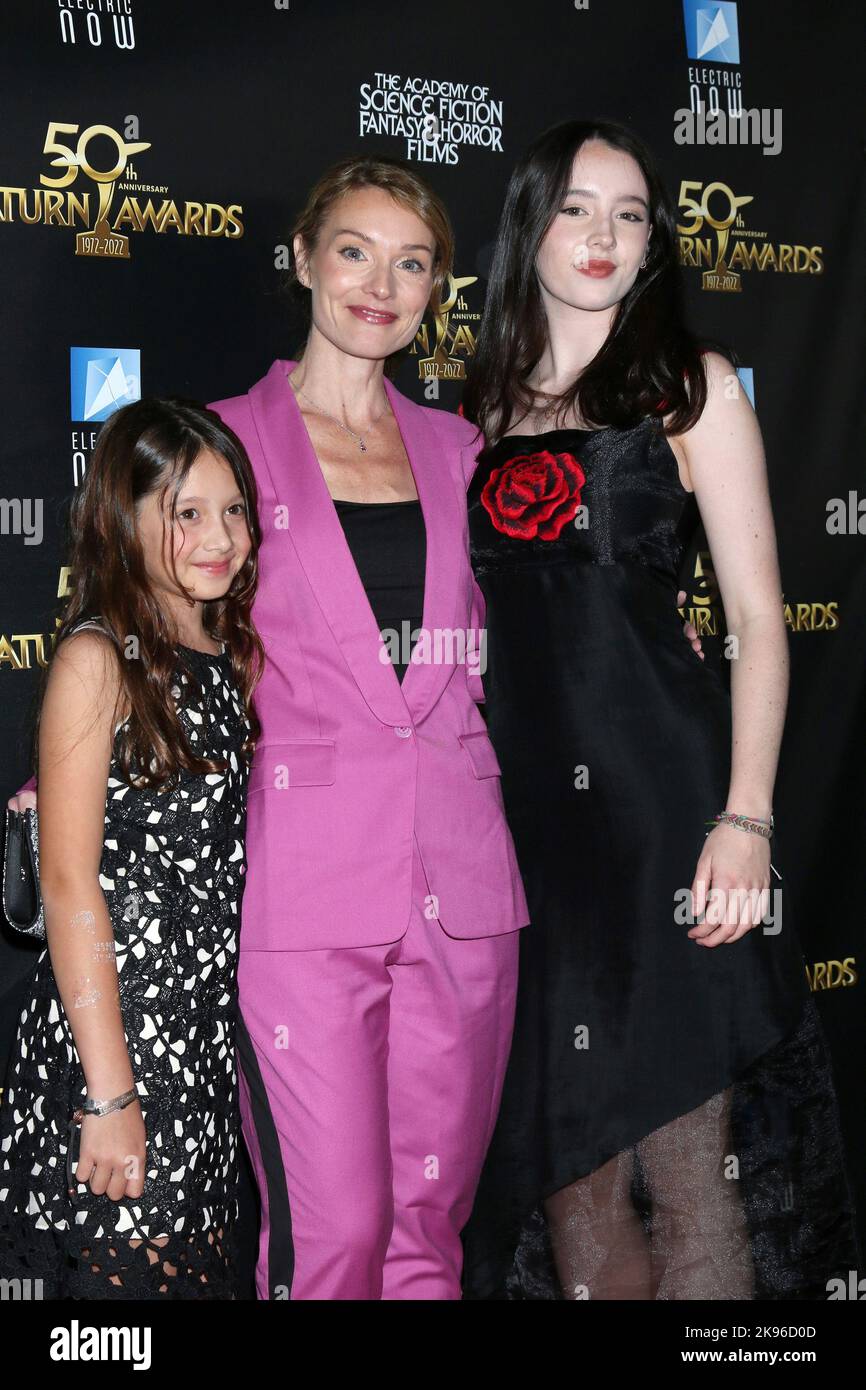 October 25, 2022, Burbank, CA, USA: LOS ANGELES - OCT 25: Lisa Brenner, Penelope and Hannah ...