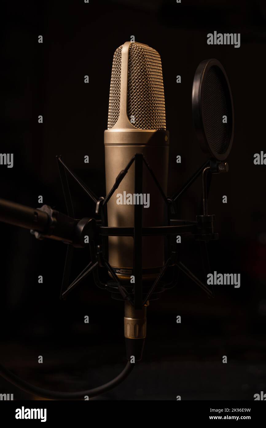 A vertical shot of a studio microphone in a dark Stock Photo - Alamy