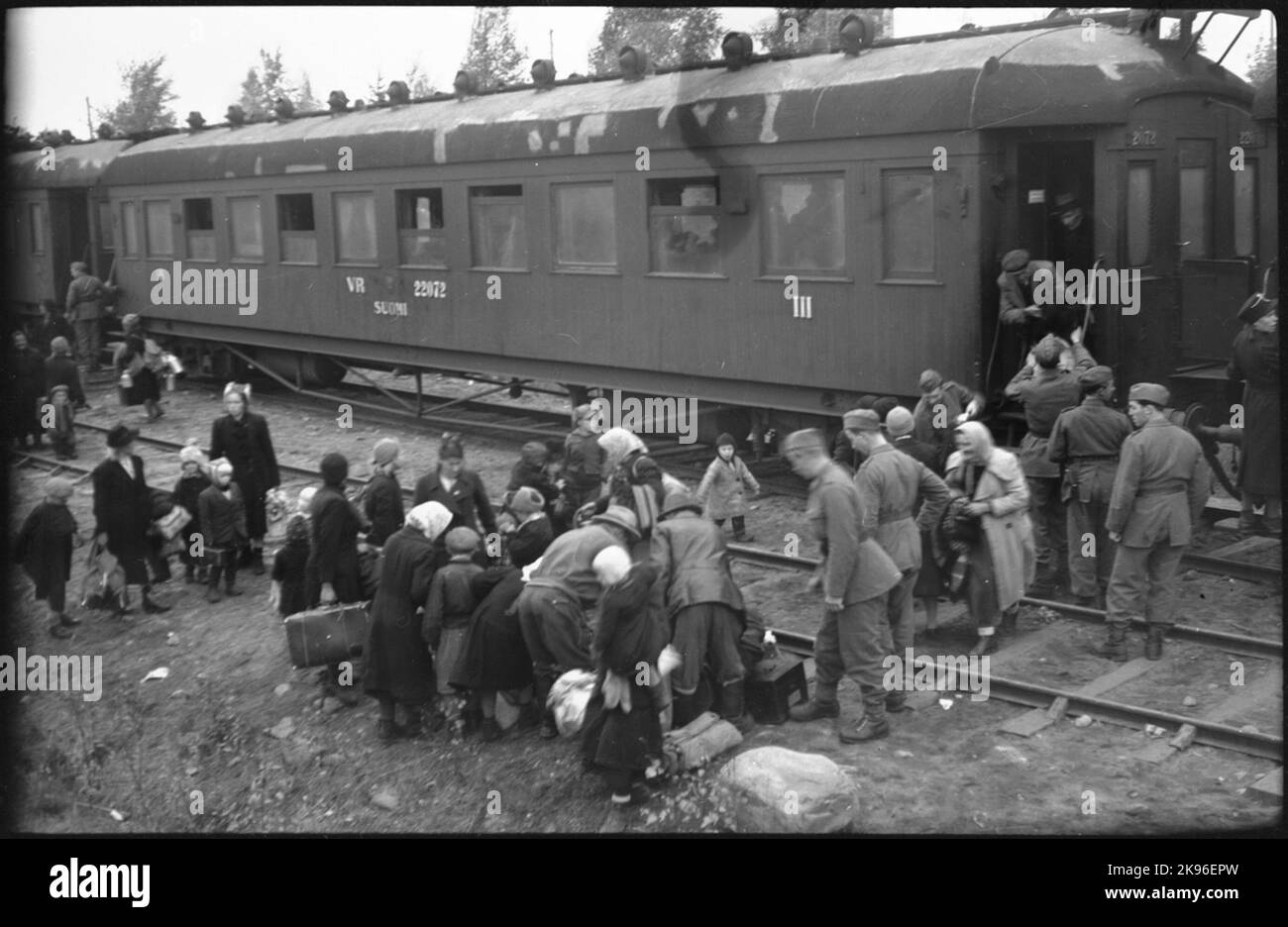 Refugees from Finland arrive in Haparanda in the fall of 1944. VR 22072 ...