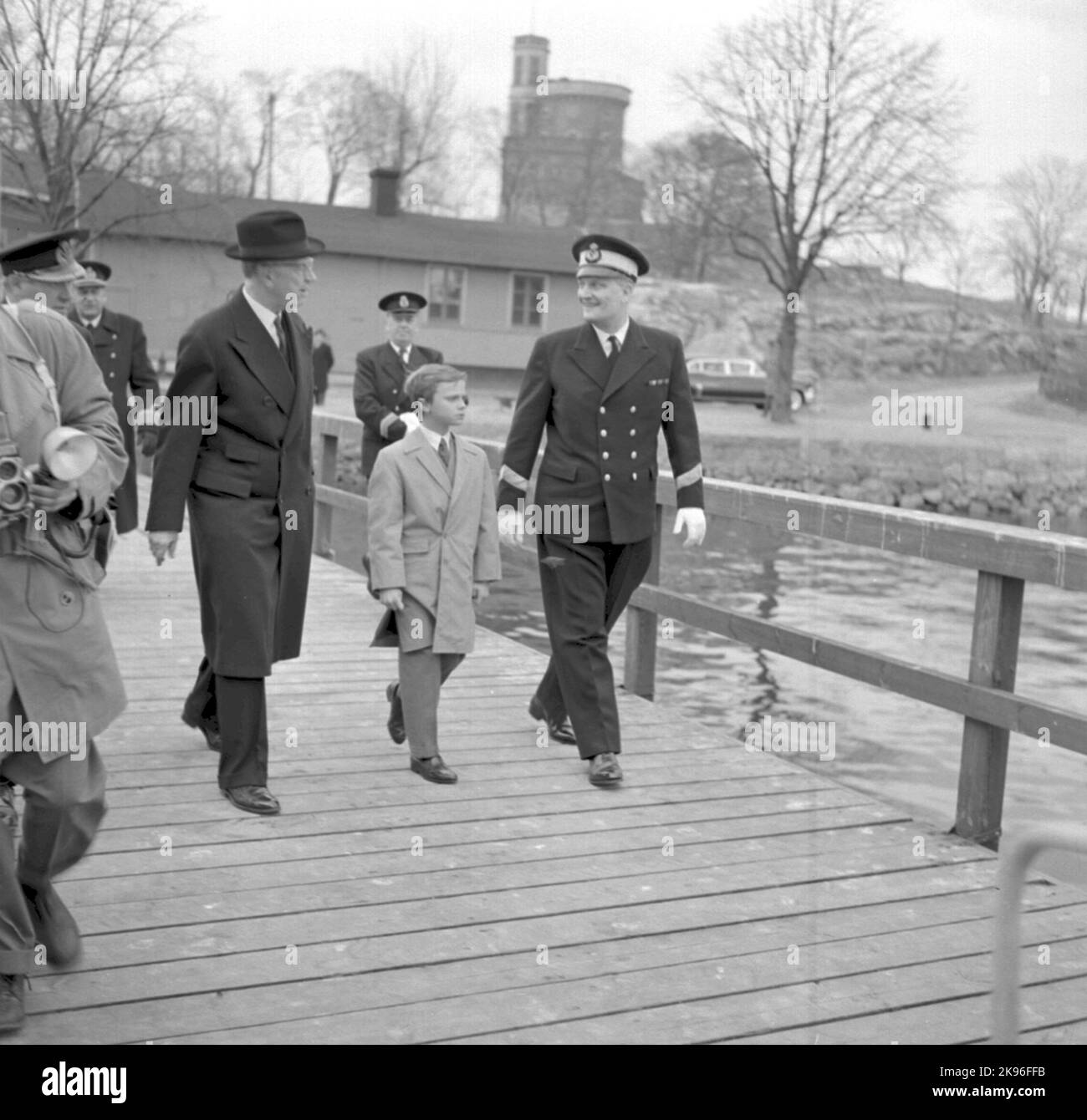 King Gustav VI Adolf and Crown Prince Carl Gustav's visit to M/S ...