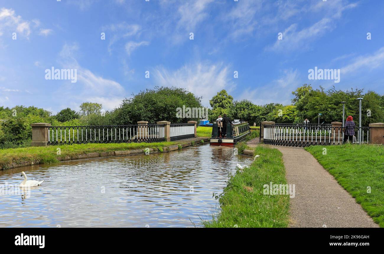 Nantwich Aqueduct is a navigable aqueduct in Acton, Nantwich, Cheshire, England, UK, which ...