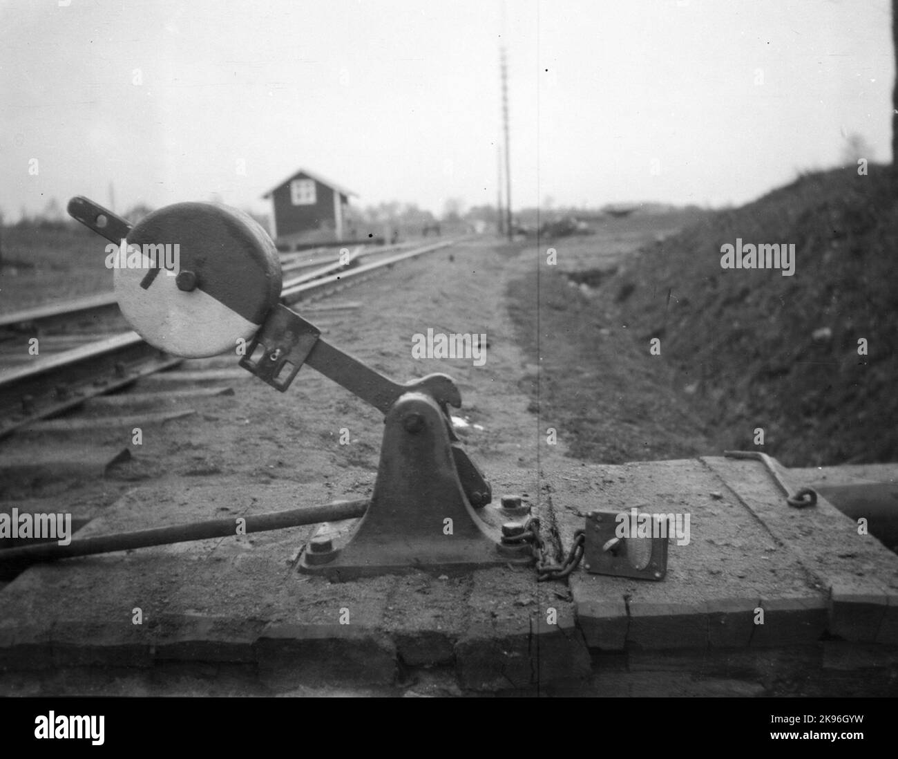 Hand operated gear. Switch ball with locking device, gear is unlocked ...