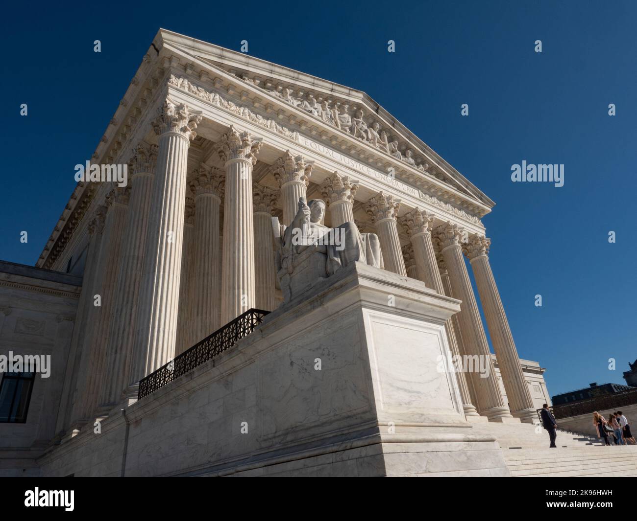 The Supreme Court building with The Contemplation of Justice statue in ...