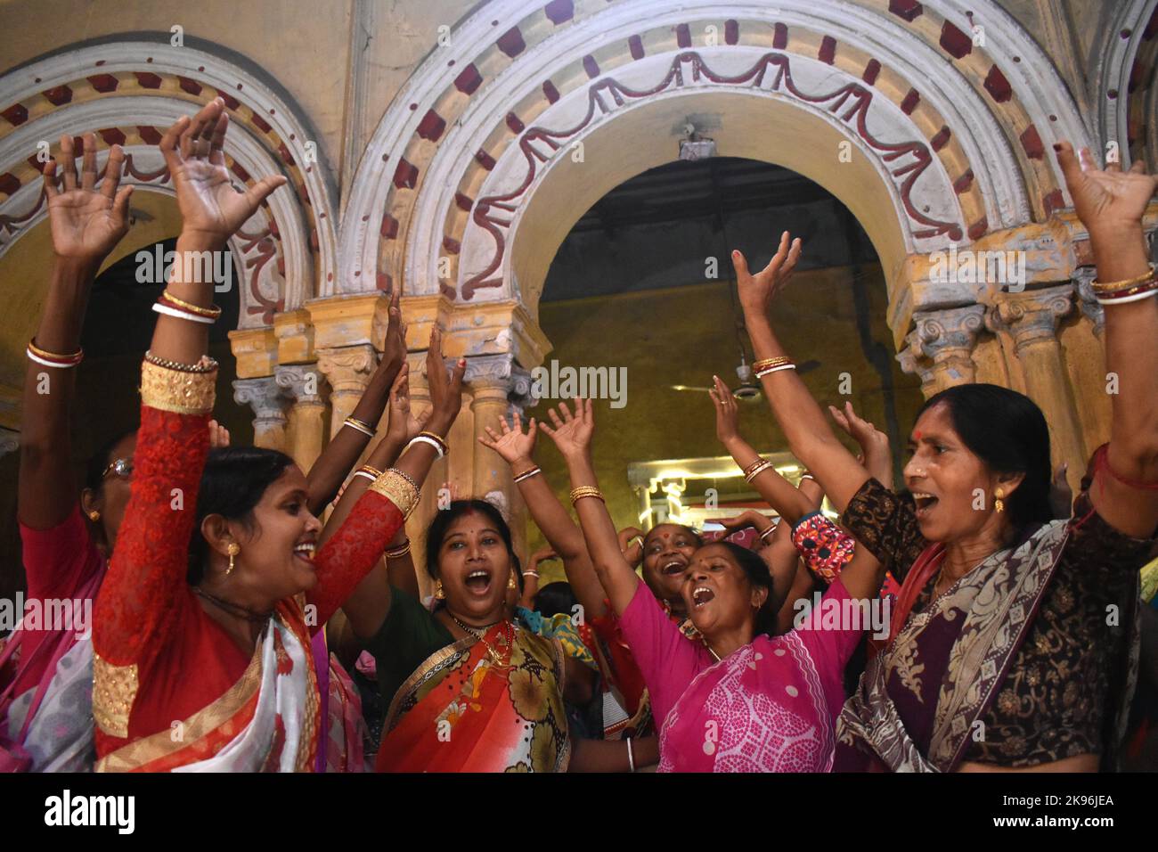 Kolkata, West Bengal, India. 26th Oct, 2022. Hindu devotees dance ...