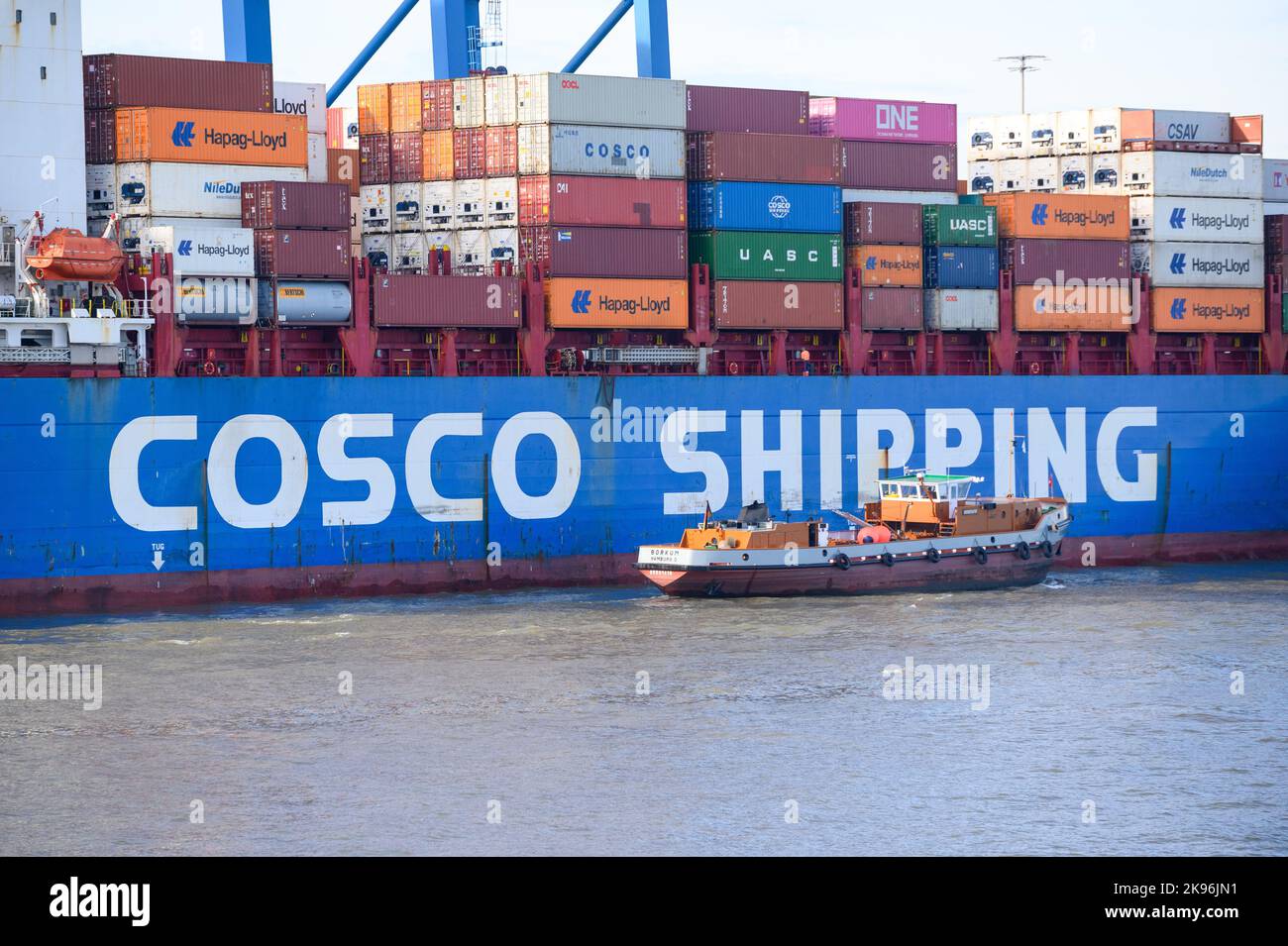 Hamburg, Germany. 26th Oct, 2022. A container ship of the shipping ...