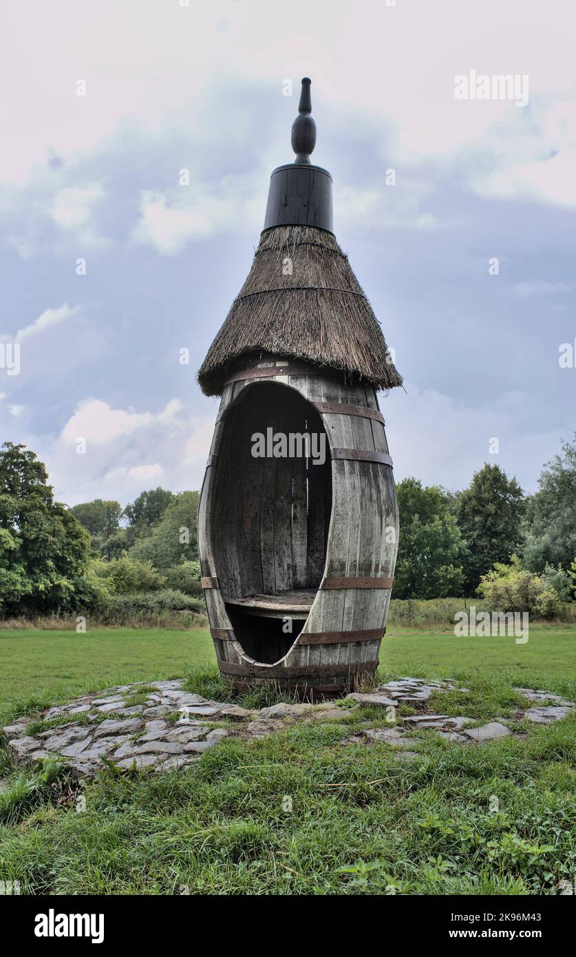 Rotating wooden barrel seat in Gilbert Whites Hampshire garden Stock ...
