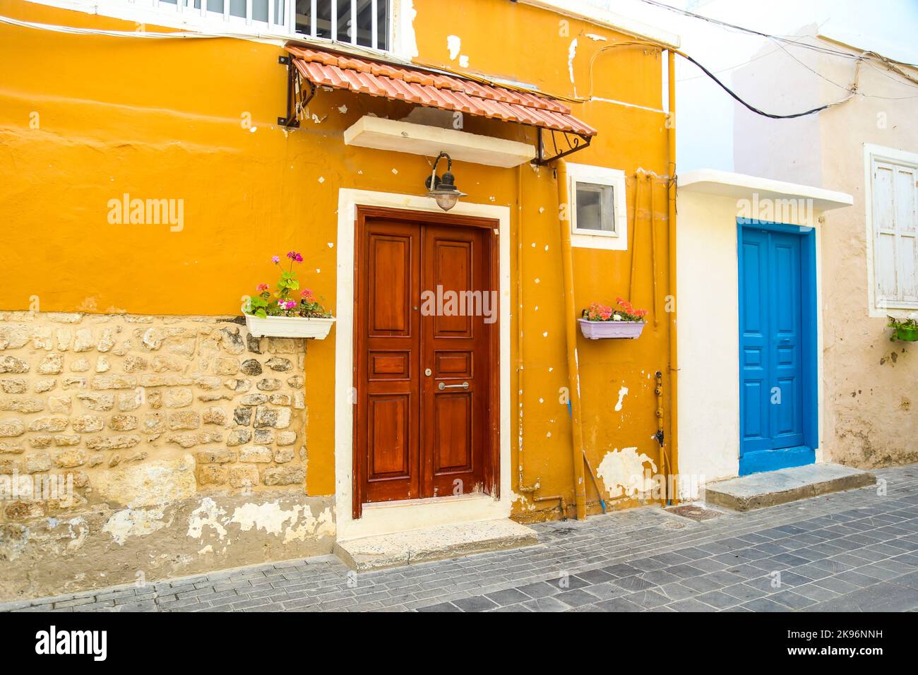 Yellow exterior wall hi-res stock photography and images - Alamy