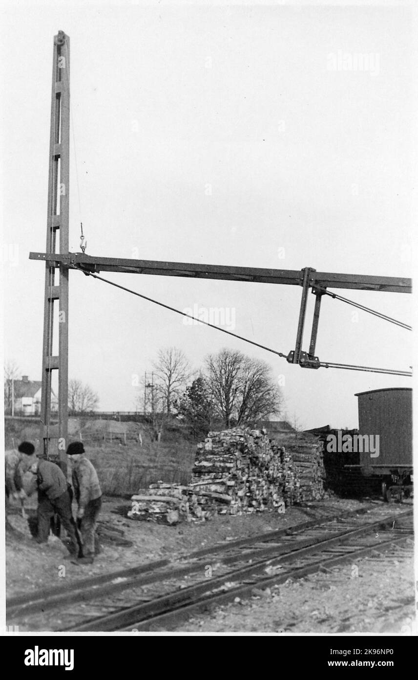 Mounting of wire bridge Stock Photo - Alamy