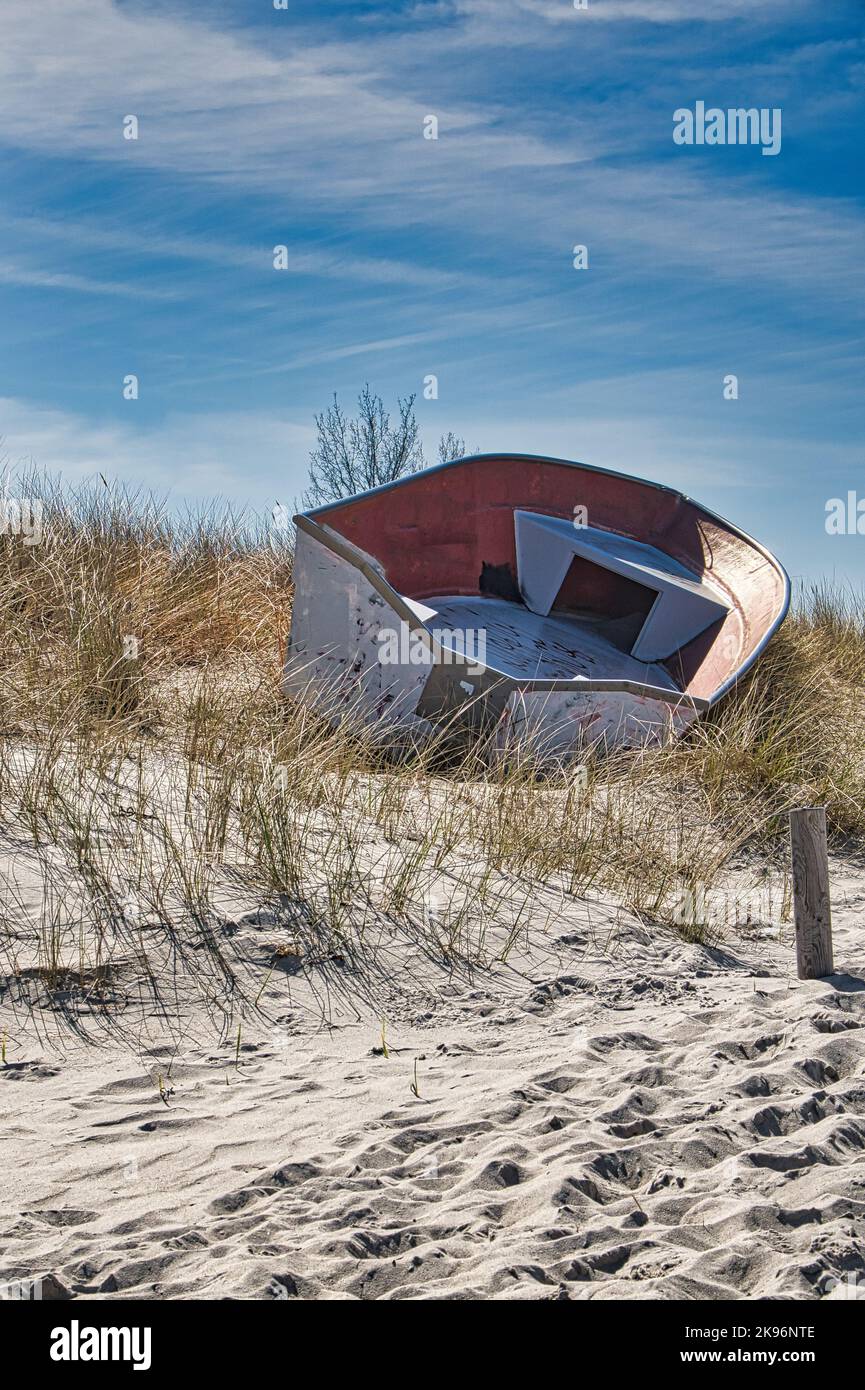 Empty sandy slope hi-res stock photography and images - Alamy
