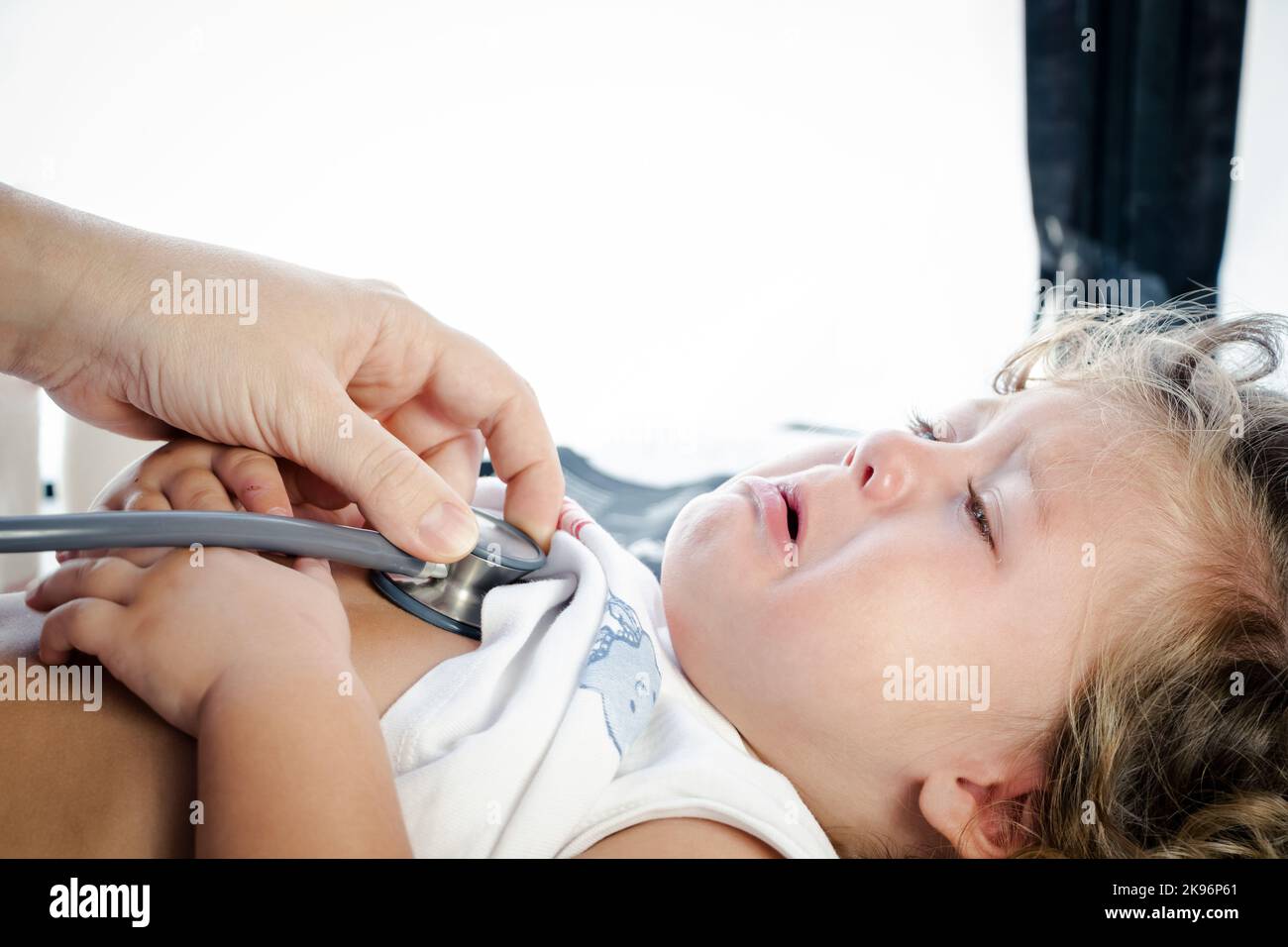 Pediatric doctor hi-res stock photography and images - Alamy