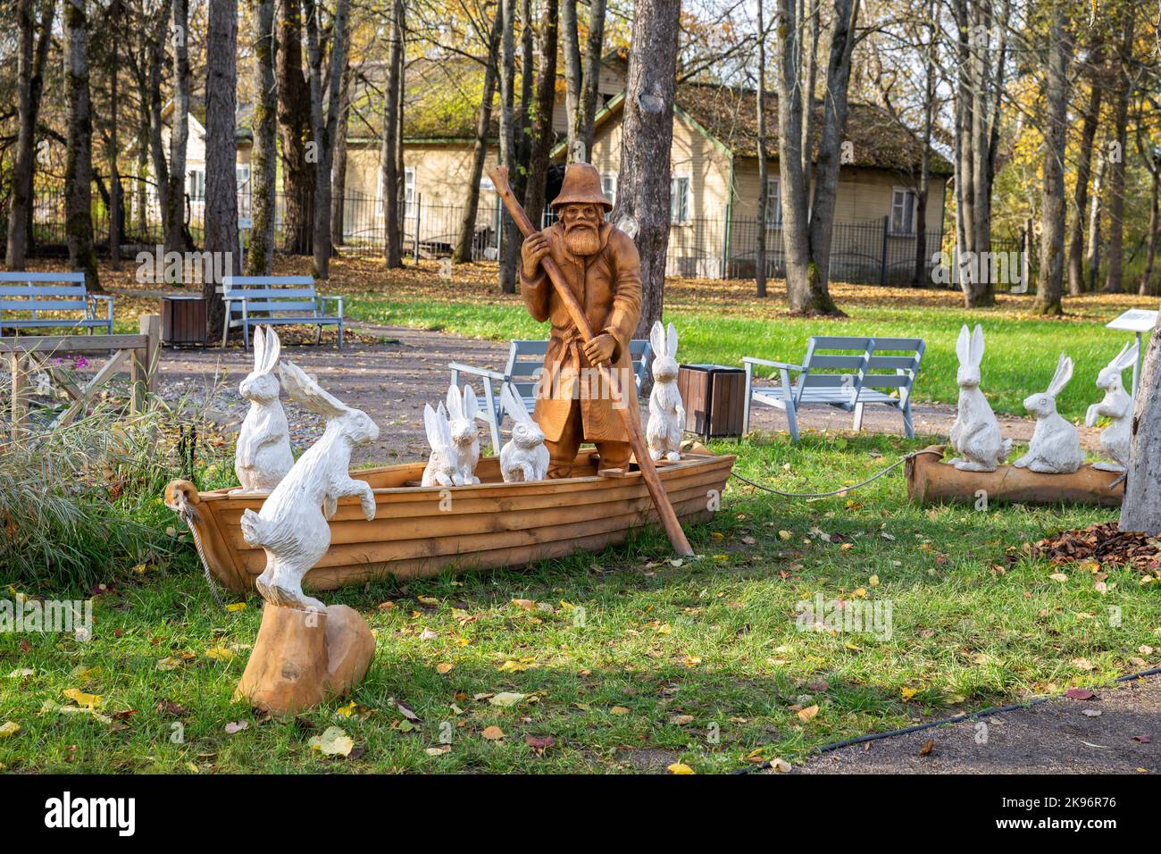 Chudovo, Russia - October 08, 2022: Wooden sculpture based on the plot ...
