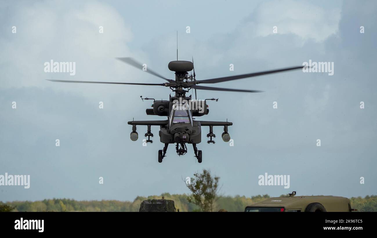 close-up head-on view of ZM707 British army Boeing Apache Attack ...