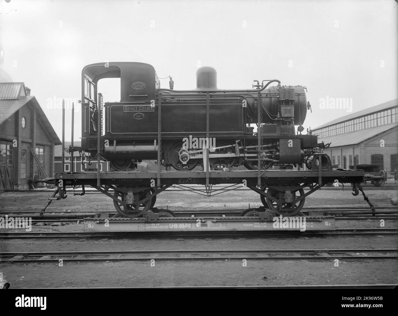 NKLJ LOK4. Steam locomotive during transport at BJ N3 4701 on UHB Q0 ...