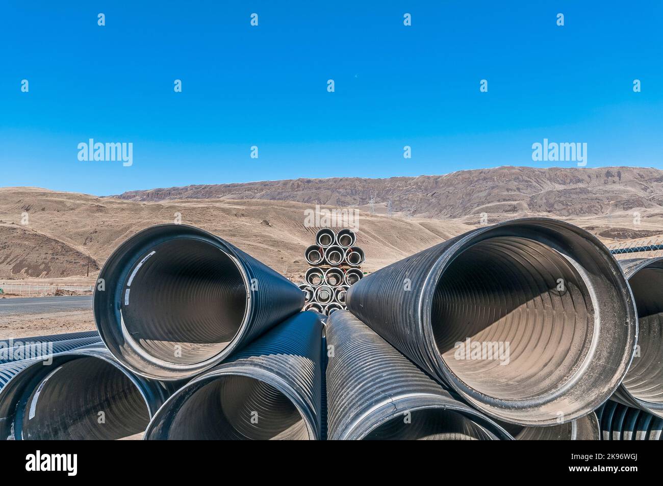 Fill pipes hi-res stock photography and images - Alamy