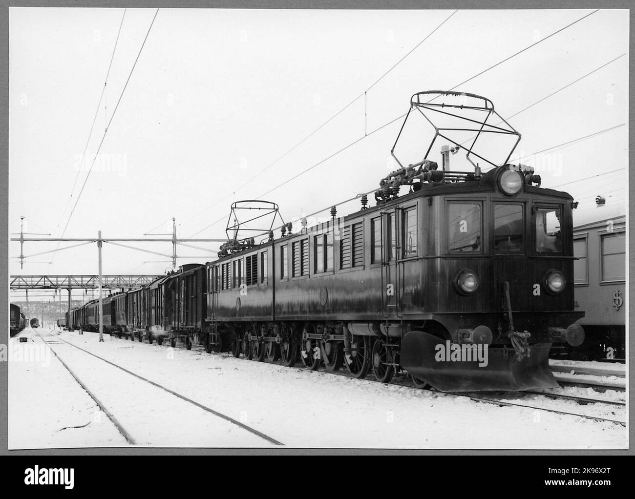 Mixed train State Railways, SJ PB 52 and SJ PB 53. The wagons closest ...