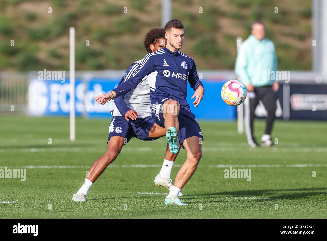 Gelsenkirchen, Germany. 26th Oct, 2022. Soccer: Bundesliga, FC Schalke ...
