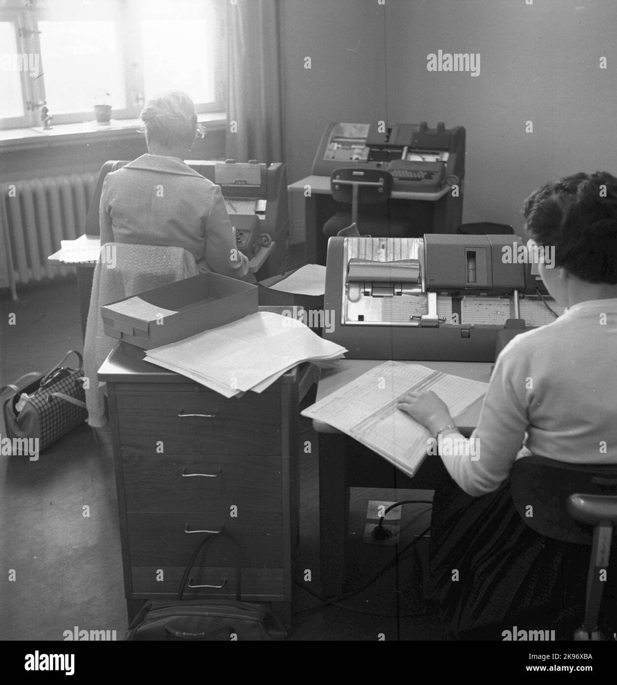 Electronic computing Black and White Stock Photos & Images - Alamy