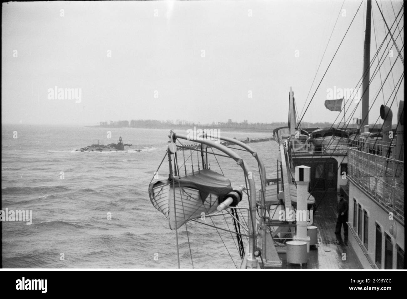 S/S Queen Victoria leaves port Stock Photo - Alamy