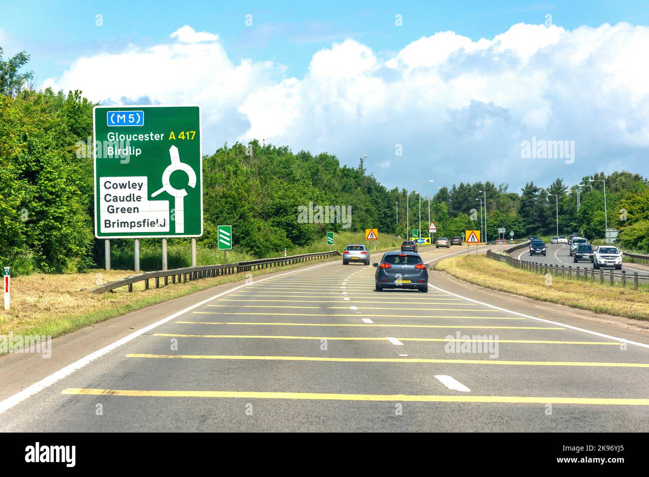 The A417 road from Cirencester to Gloucester, Gloucestershire, England ...