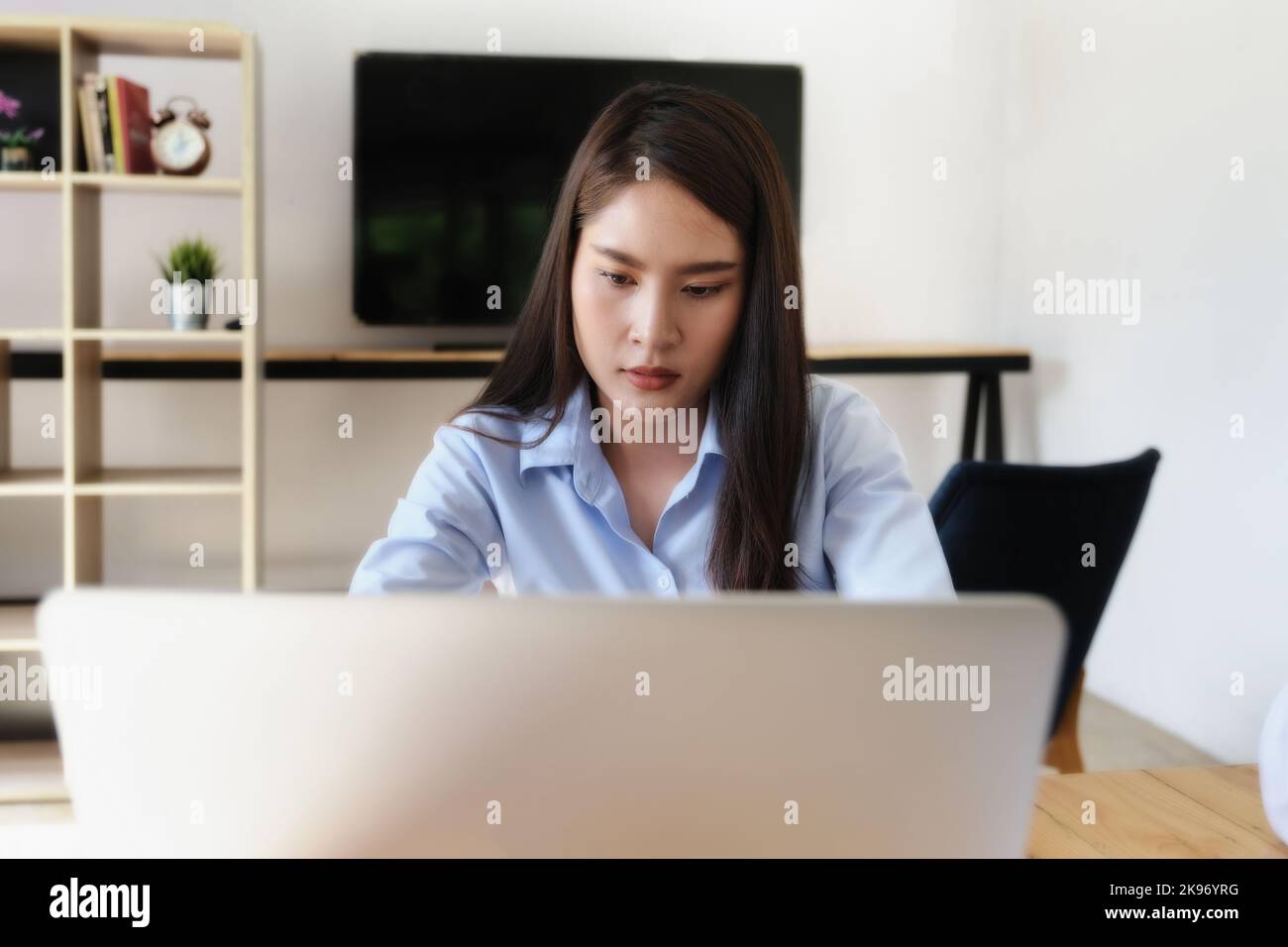 Bored expression hi-res stock photography and images - Alamy