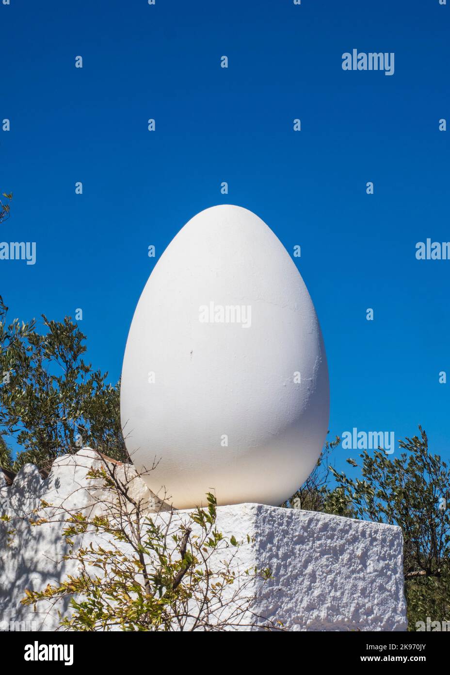 Dali painting egg hi-res stock photography and images - Alamy