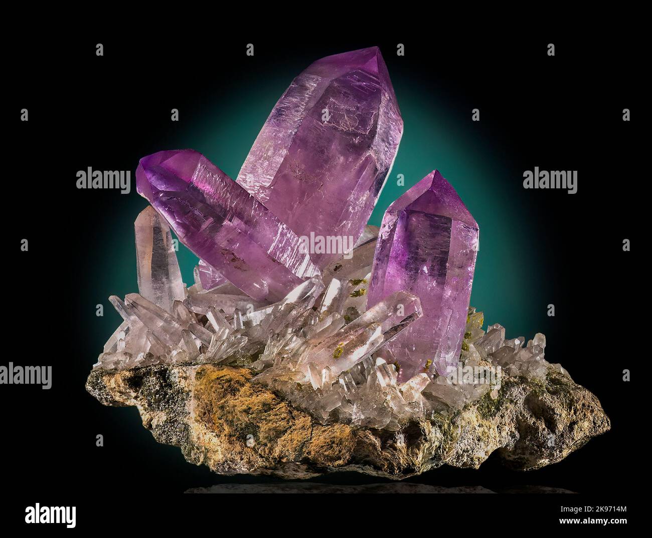 Amethyst crystals hi-res stock photography and images - Alamy