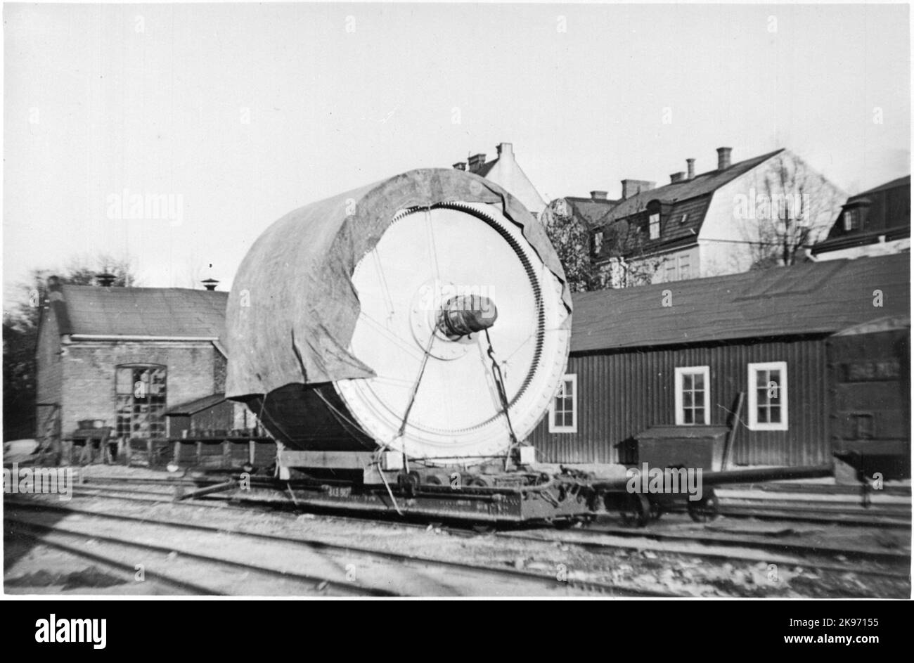 Transfer trolley, BKB 987, is loaded with heavy machine part. Within SJ ...