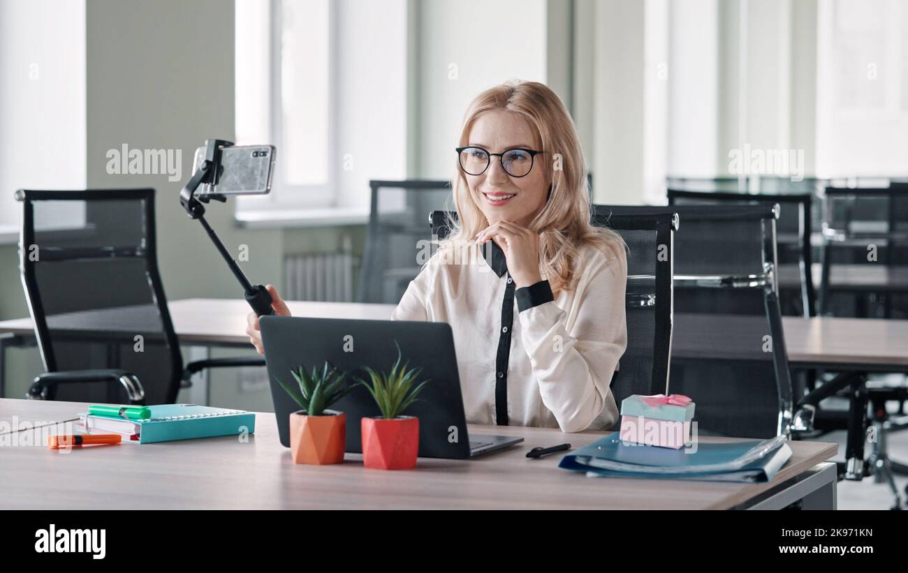 Stick selfie computer hi-res stock photography and images - Alamy