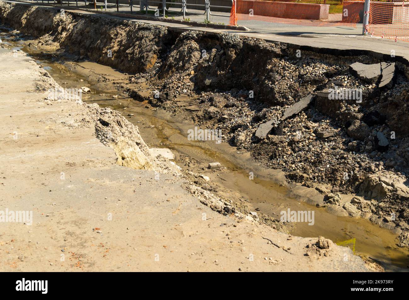 Collapsed sewer line hi-res stock photography and images - Alamy