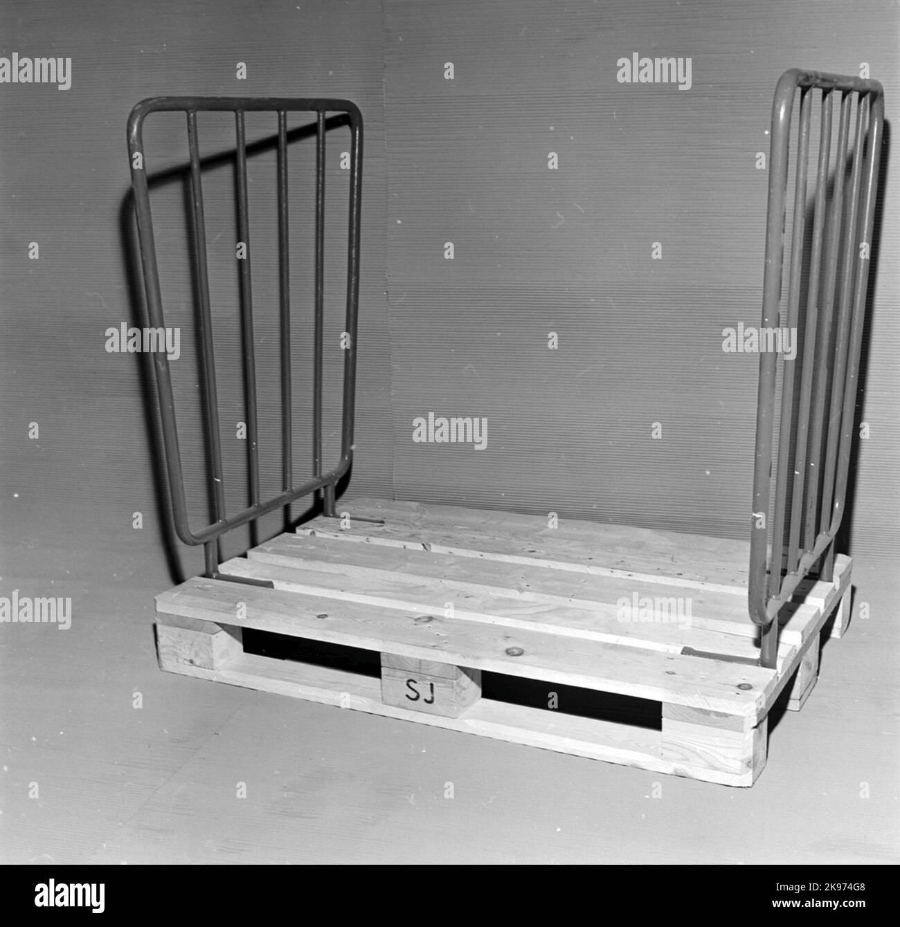 PALS with pallet support Stock Photo - Alamy