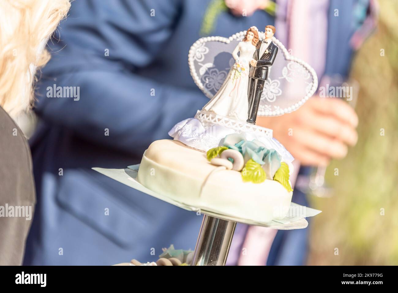 A closeup of little wedding cake with groom and bride Stock Photo - Alamy