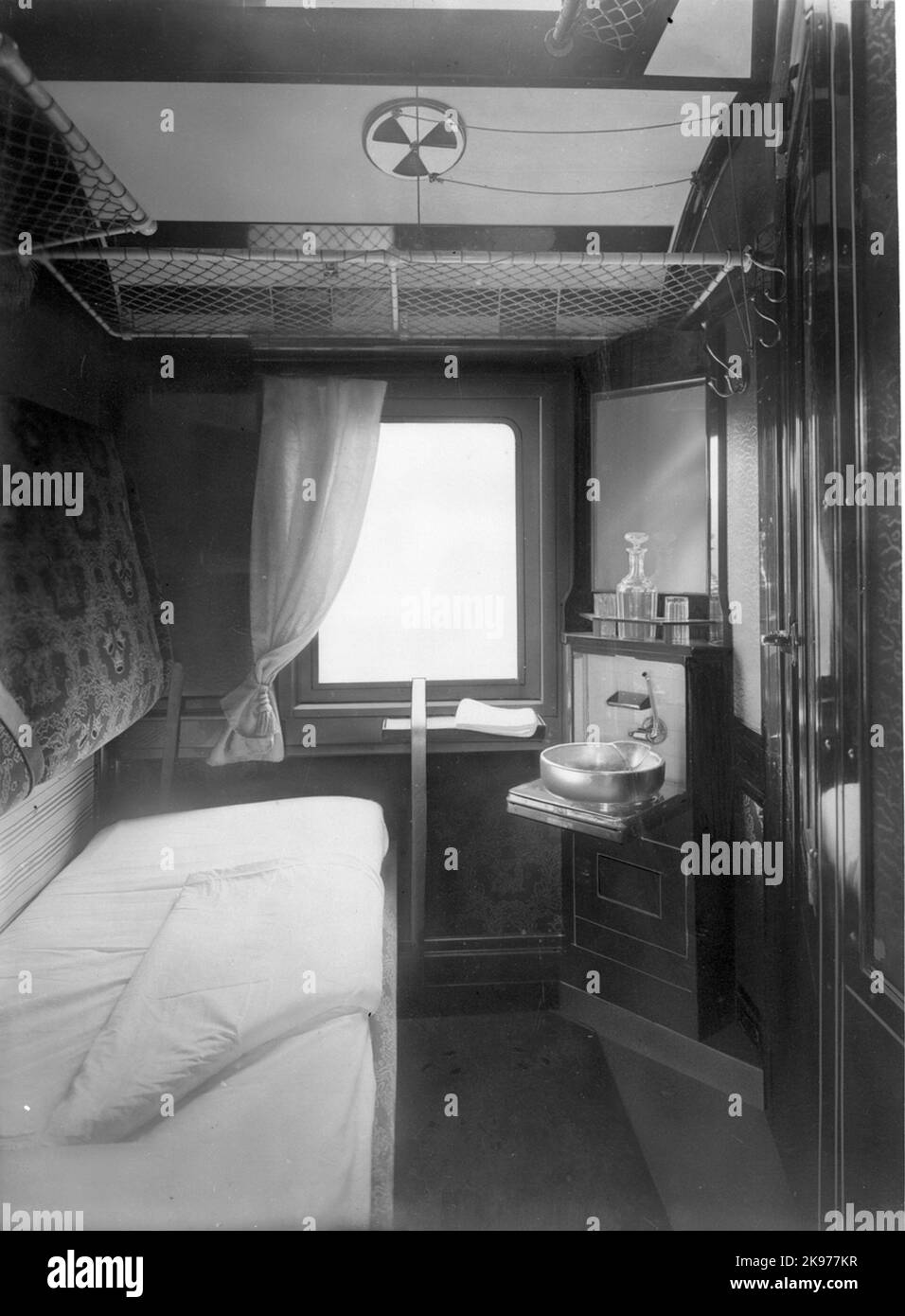 First class sleep hi-res stock photography and images - Alamy