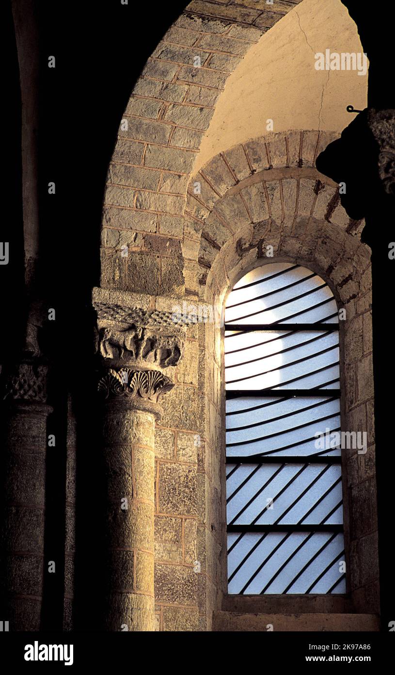 Pierre soulages abbaye hi-res stock photography and images - Alamy