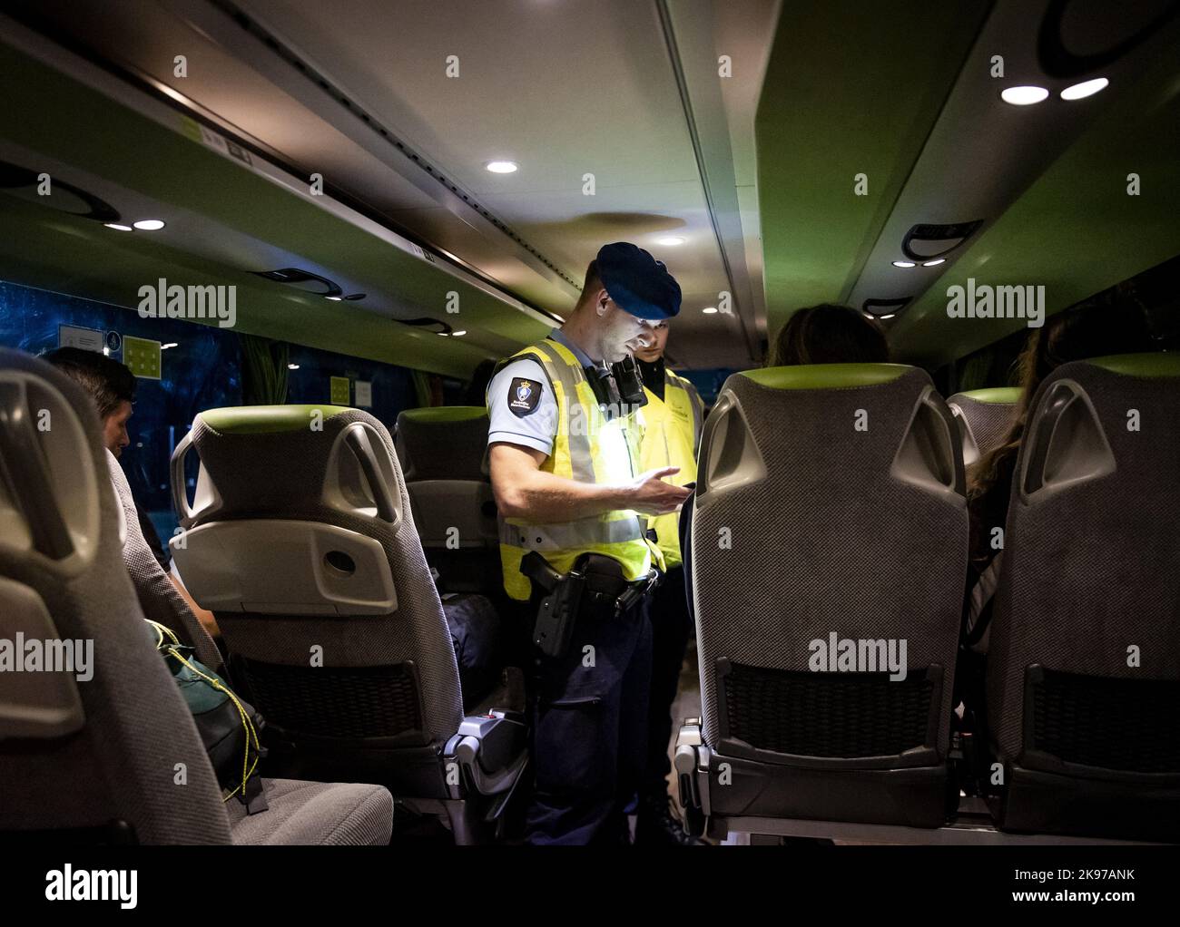 2022-10-26 19:18:39 MAASTRICHT - A military police checks the occupants ...