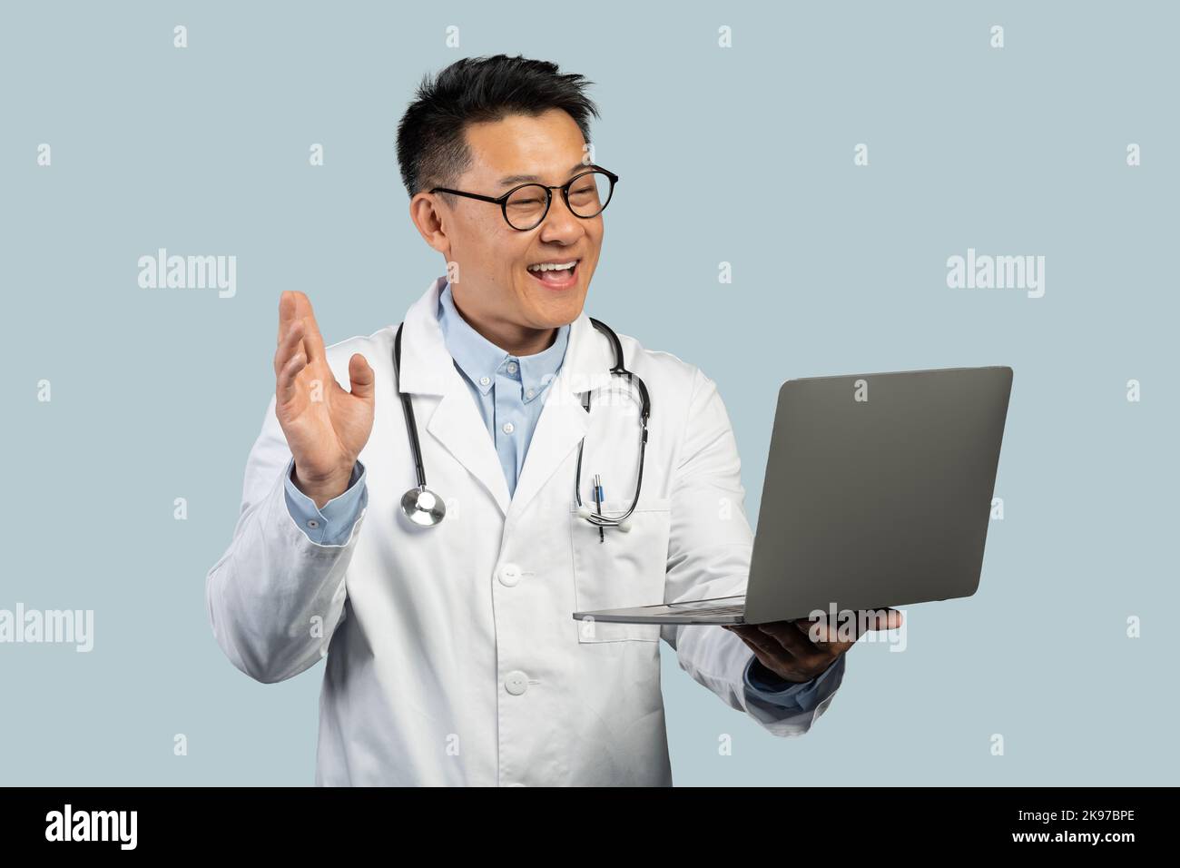 Chinese man waving hi-res stock photography and images - Alamy