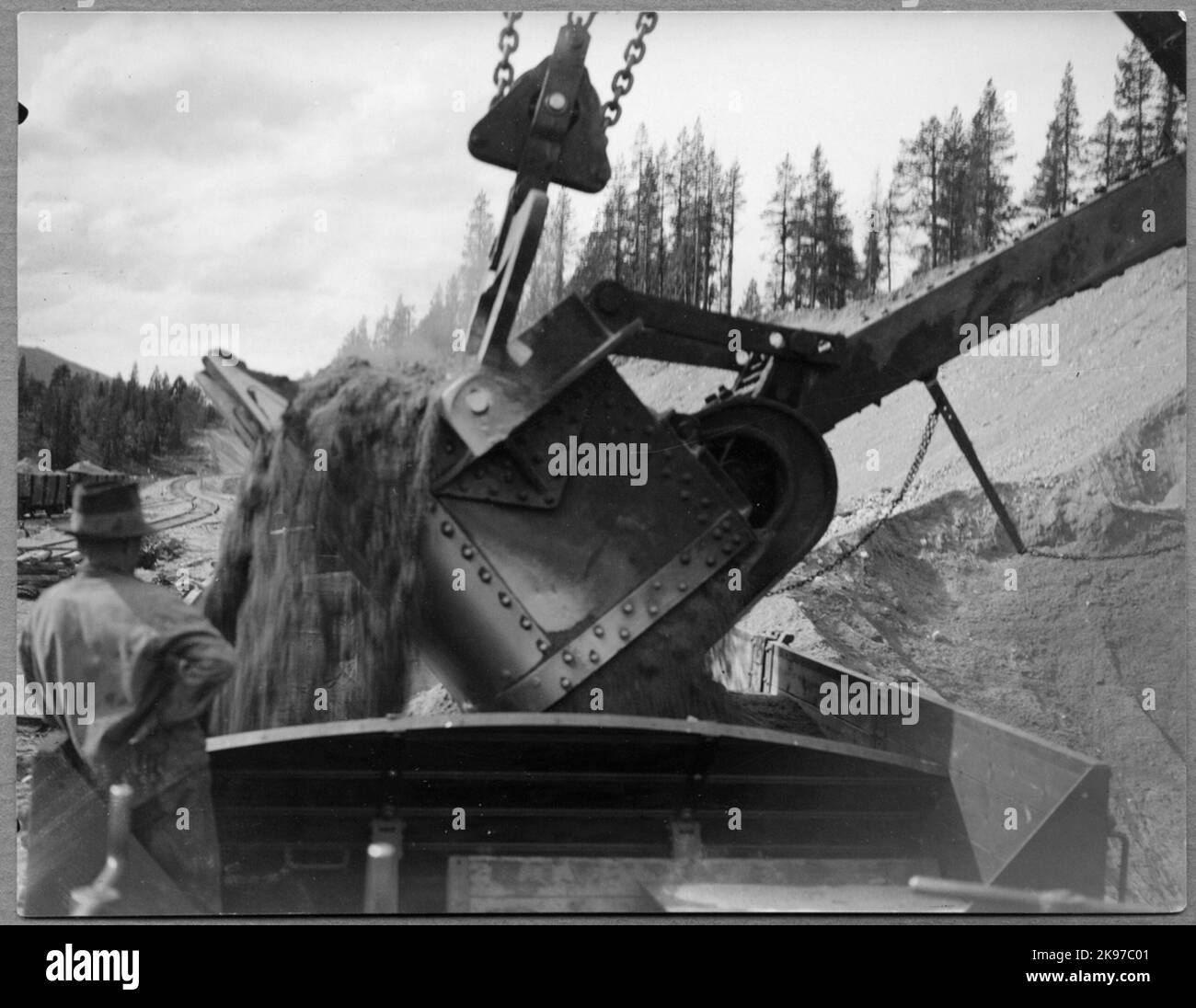 Excavator in a gravel roof from the movie "Kronans Rallare Stock Photo ...