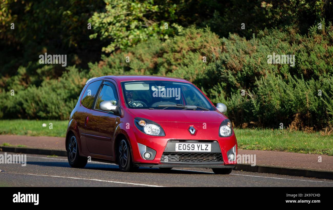 2009 Renault red Twingo hatchback car Stock Photo - Alamy