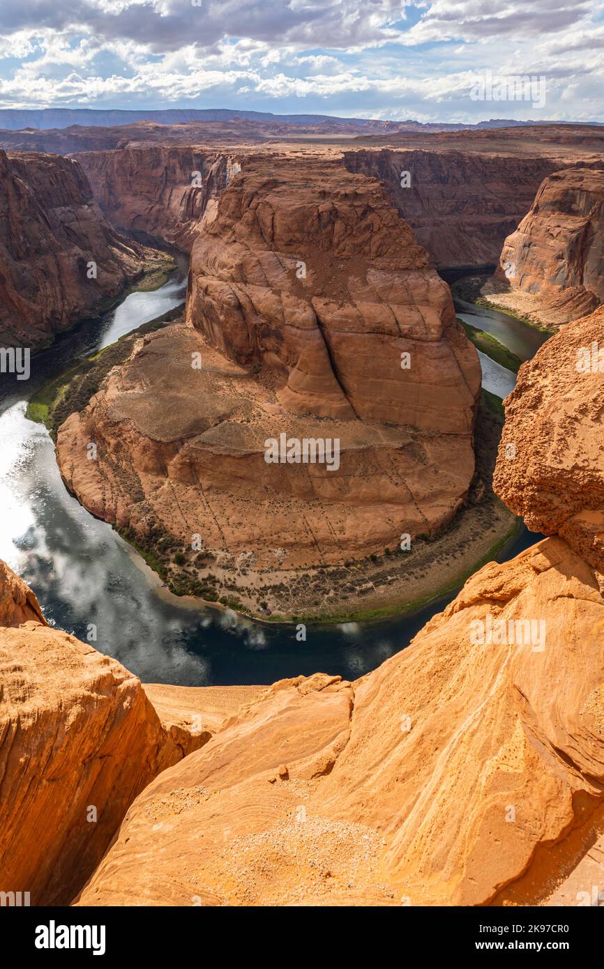 The famous horse shoe bend at Glen Canyon, with the Colorado River at ...