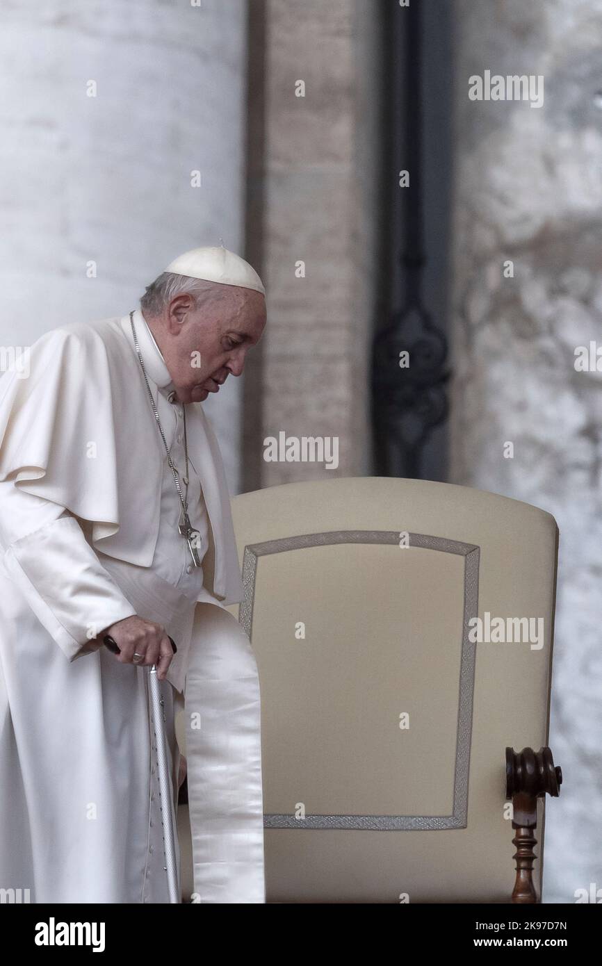 Vatican City, Vatican , 26 October 2022. Pope Francis arrives for his ...