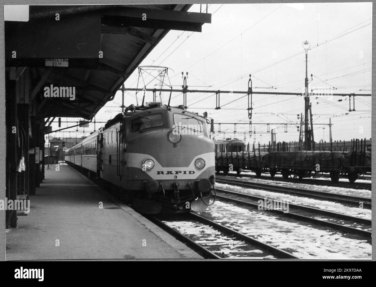 The State Railways, SJ Express train 'Jämtlandspilen' with SJ RA 987 ...