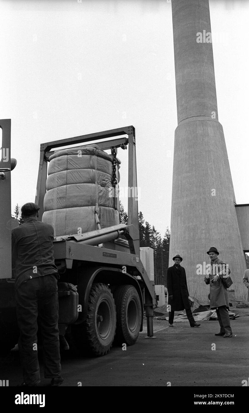 Transport of uranium containers Stock Photo - Alamy