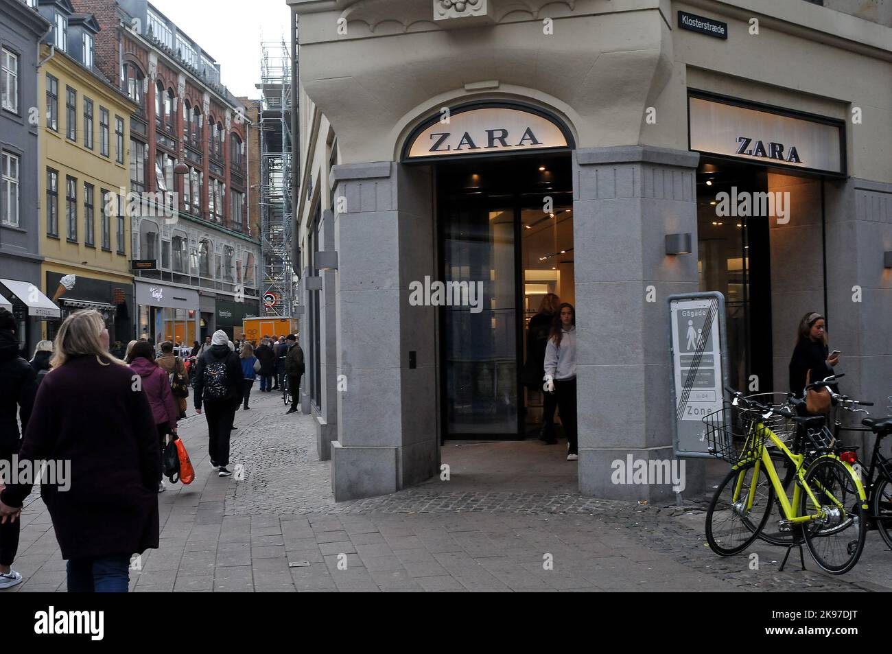 Fashion and deesign hi-res stock photography and images - Alamy