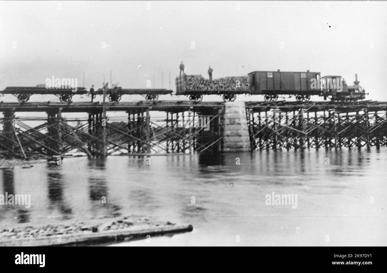 Bridge monitoring hi-res stock photography and images - Alamy