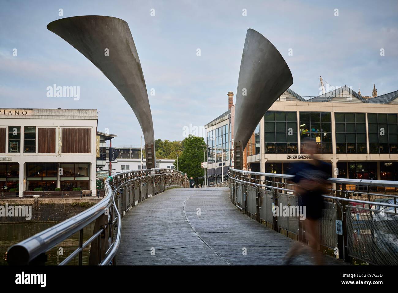 Bristol city centre, Pero's Bridge Bristol City Docks harbour Stock ...