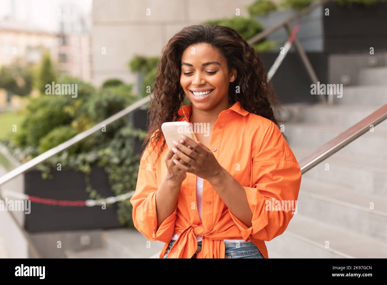 African american female reading hi-res stock photography and images - Alamy