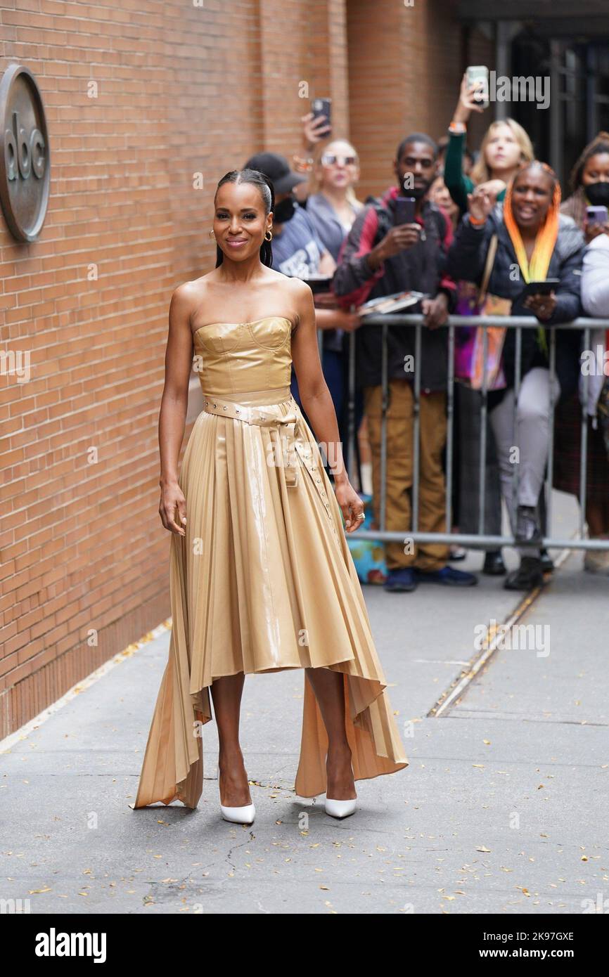 New York, NY, USA. 26th Oct, 2022. Kerry Washington out and about for ...