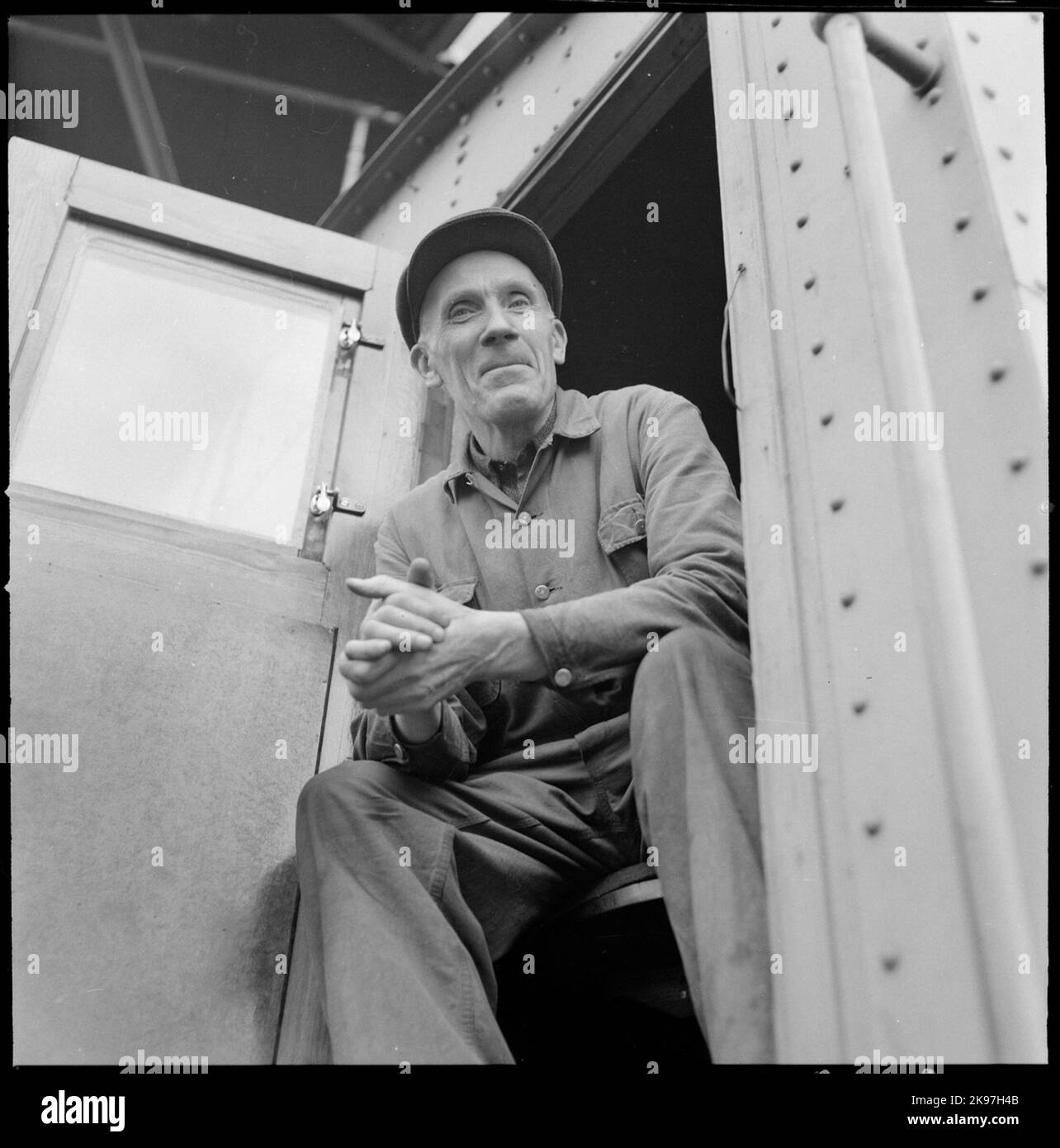 Harbor workers Black and White Stock Photos & Images - Alamy