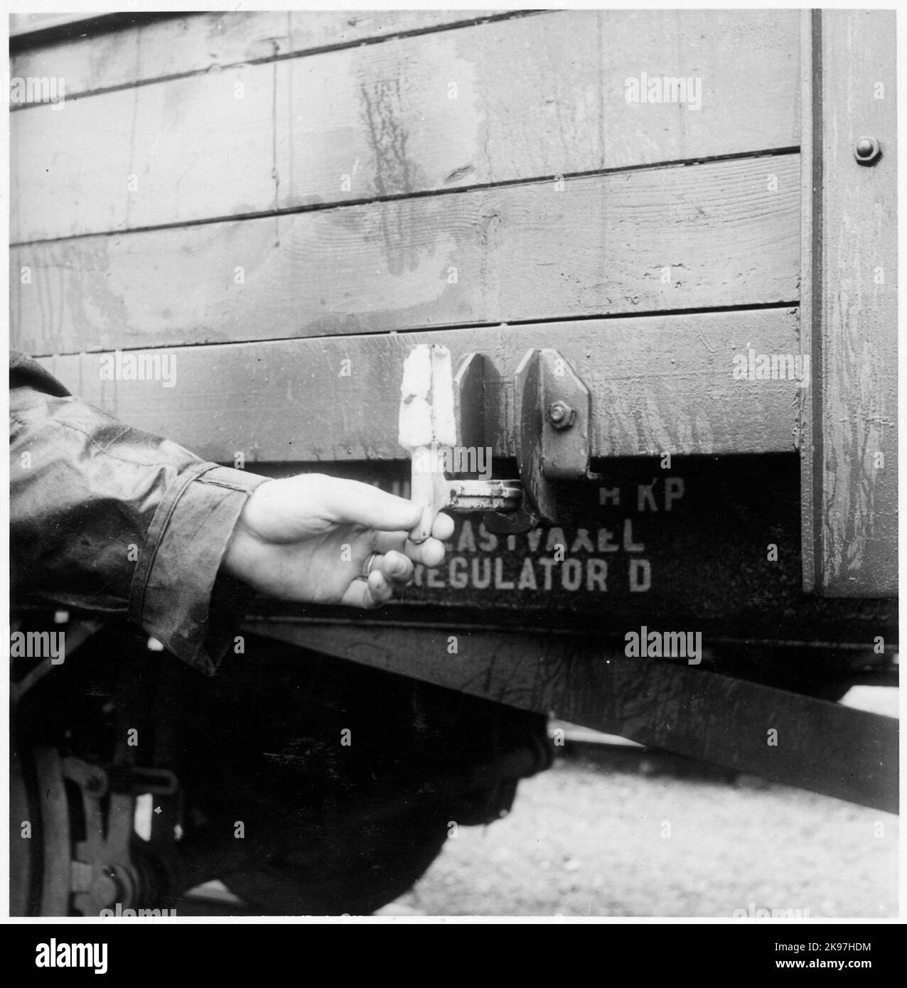 Extended new hook (new location) for final sign on the freight wagon ...