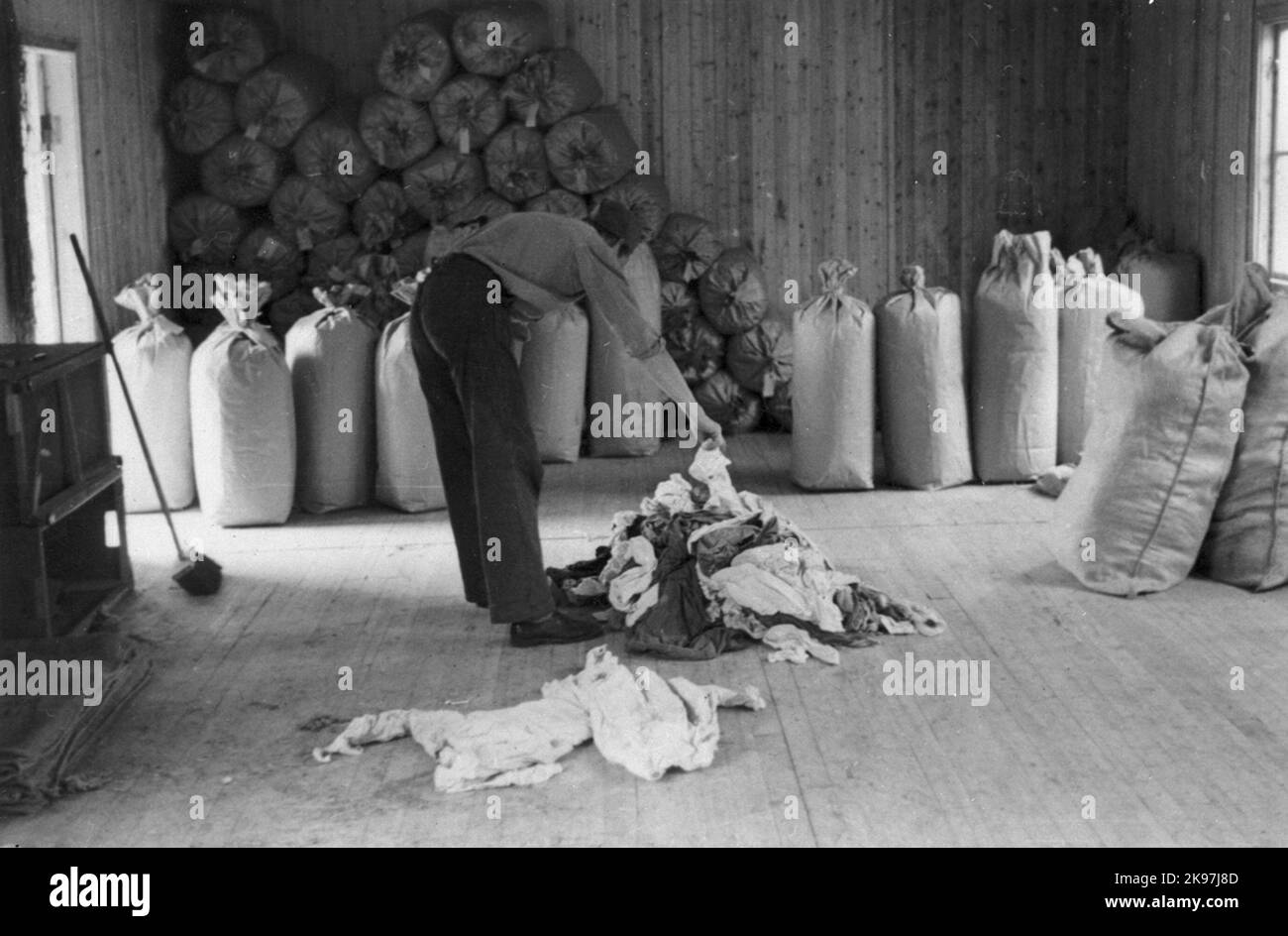 Army mobile laundry. Installed in railway wagons. Sorting of new ...