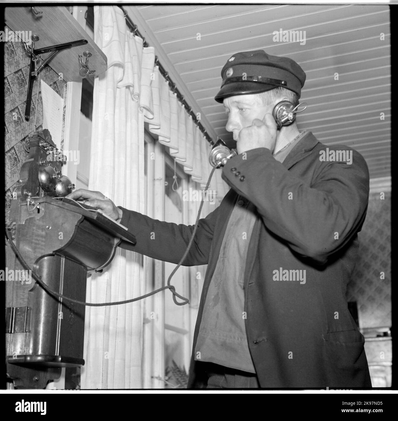 Staff communication history hi-res stock photography and images - Alamy